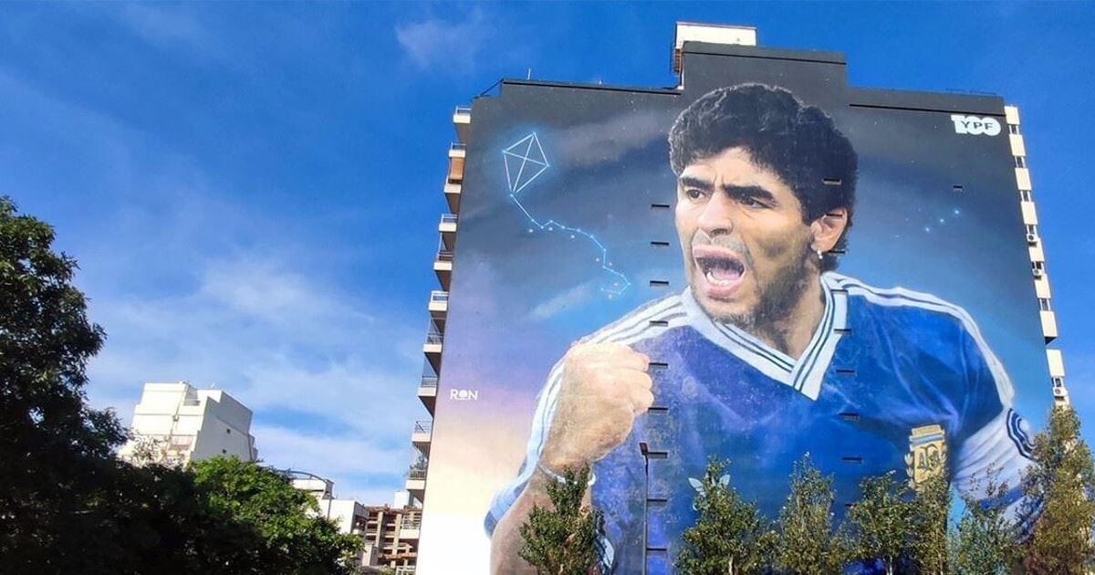 Argentine Football Legends Graffiti Tour: Messi & Maradona | GetYourGuide