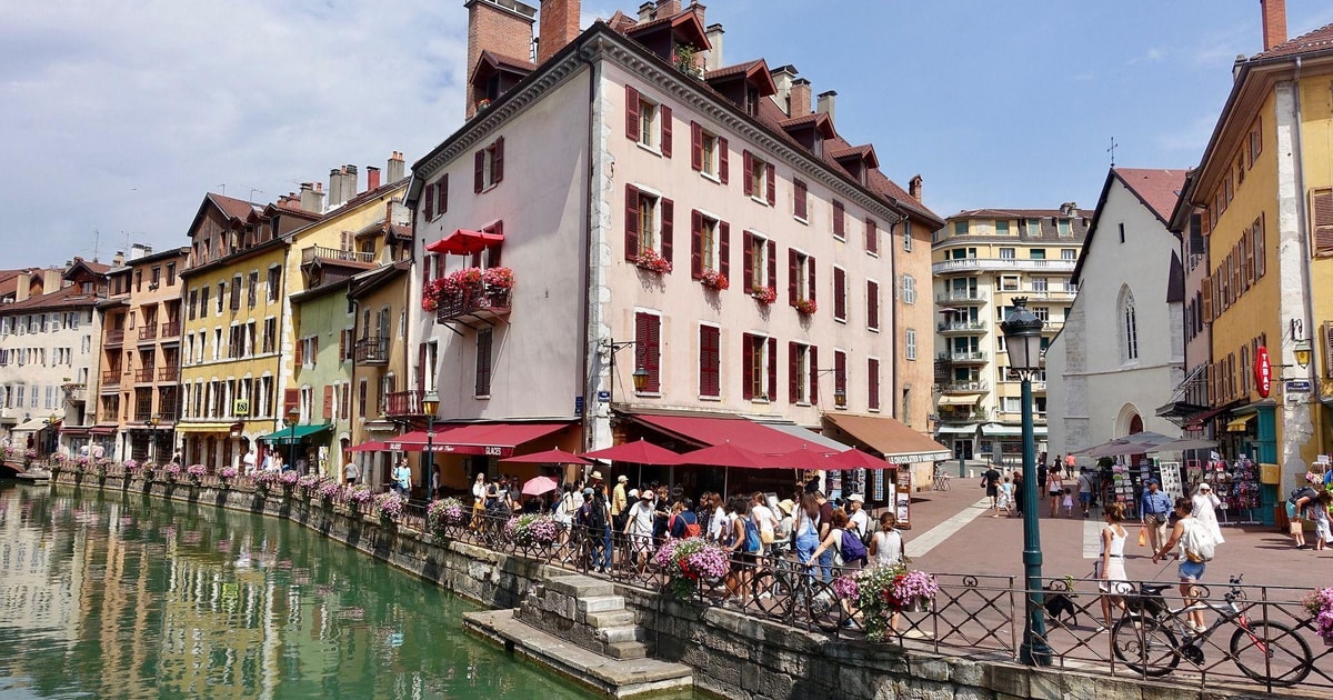 Annecy: Visita guiada privada a pie | GetYourGuide