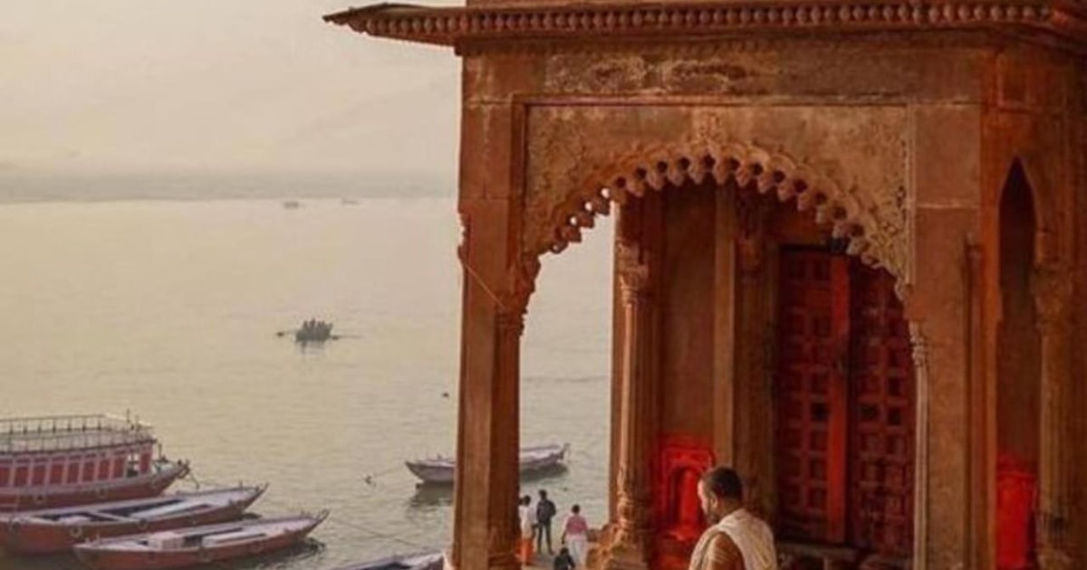 Varanasi: Ancient ghat walk tour with local guide | GetYourGuide