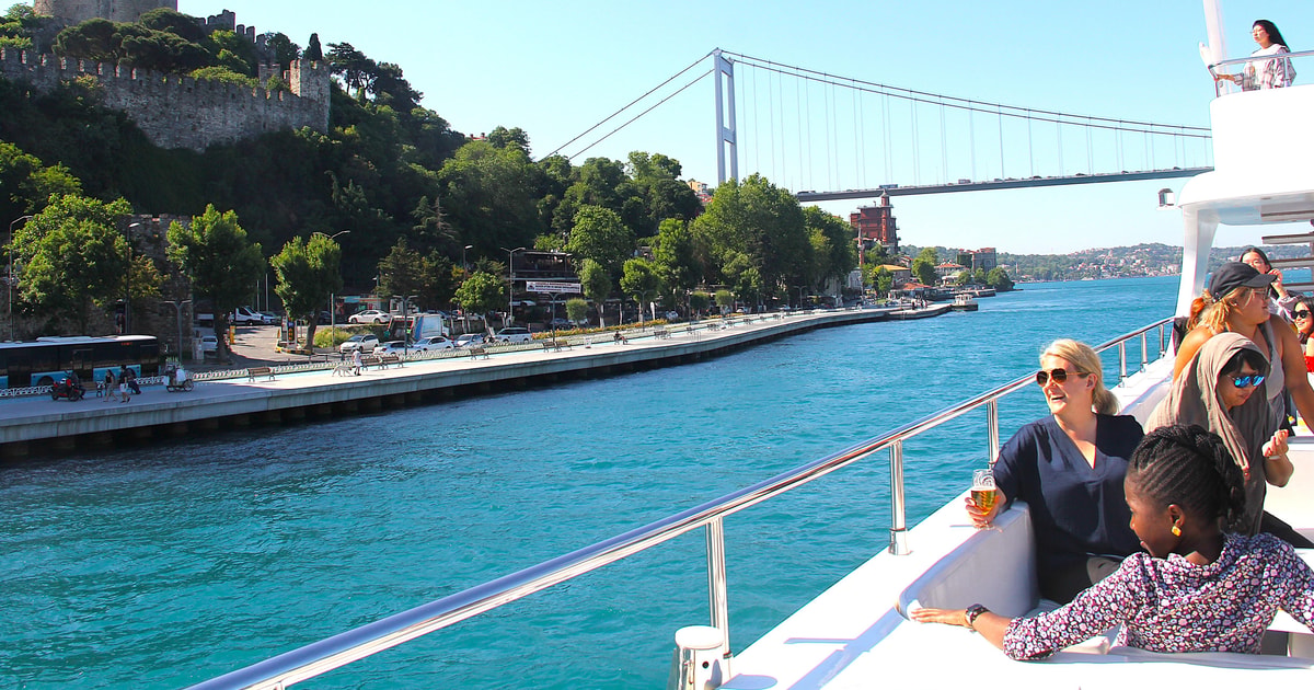 Estambul: Almuerzo en crucero por el Estrecho del Bósforo y el Mar ...