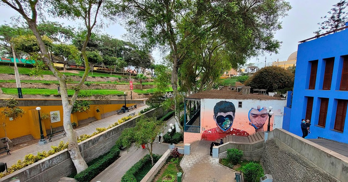 Exploring Barranco: A tour full of fun and charm | GetYourGuide