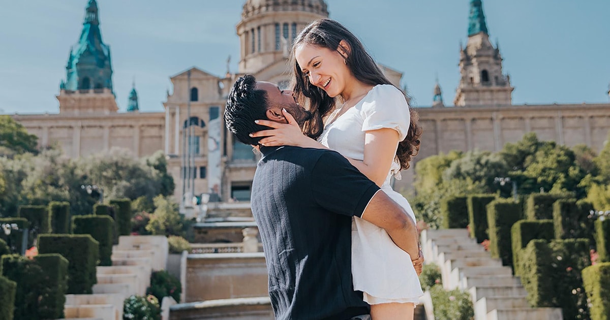 Write your Love Story in Barcelona, Montjüic Edition | GetYourGuide