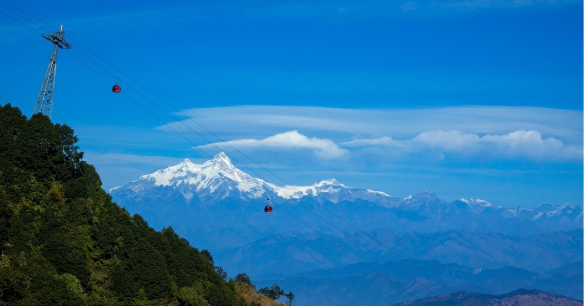 Chandragiri: Majestätische Aussicht auf den Berg und die Seilbahn mit ...