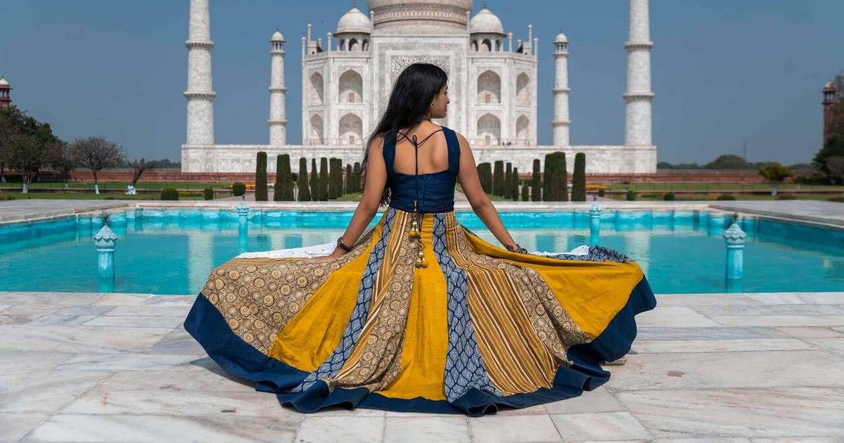 Hoppa över kön till Taj Mahal & Agra med guidad tur och transfer ...