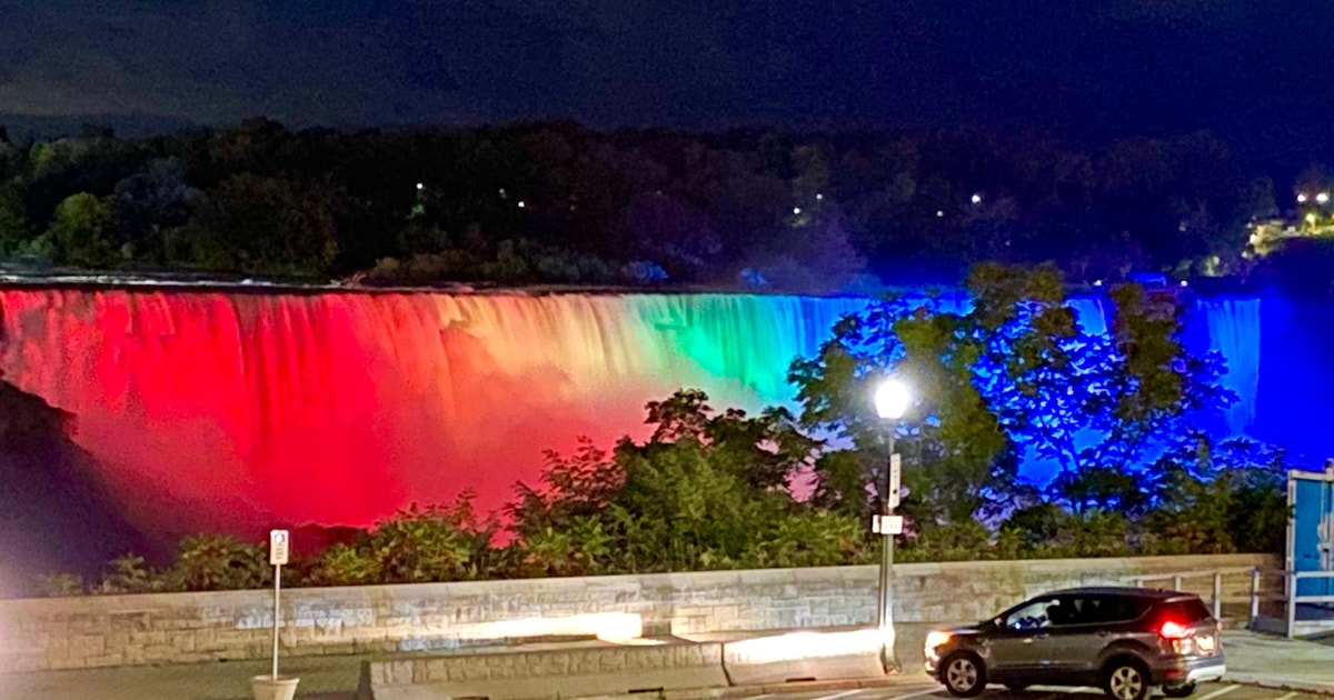 Christmas Lights Tour of Niagara Falls | GetYourGuide
