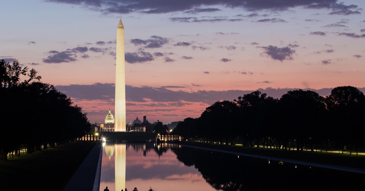 Washington, D.C.: Monuments & Memorials Night Walking Tour | GetYourGuide