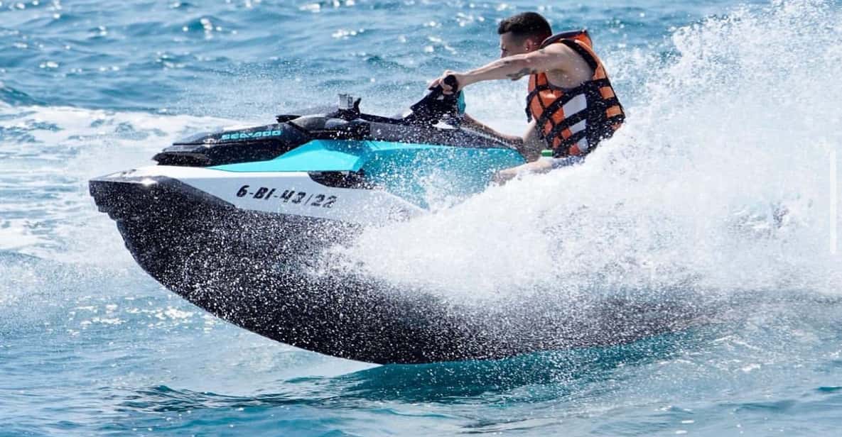 Barcelona: Prenajmite si vodný skúter a preplávajte oceánom | GetYourGuide