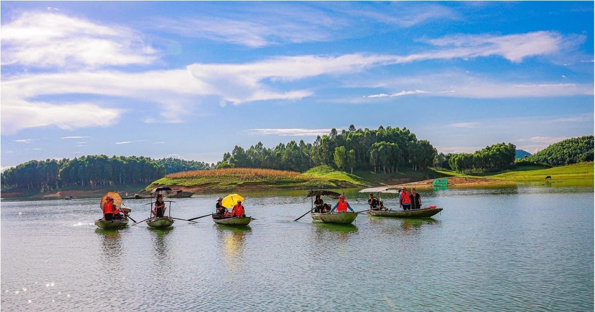 Hanoi: Cooking Class, Ancient Village of Duong Lam, Cruise on Thac Ba ...