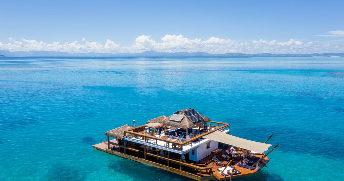 Fiji: Cloud 9 Floating Bar and Pizzeria Day Trip | GetYourGuide