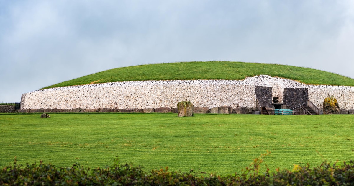 Newgrange Hill of Tara Trim Castle Tur från Dublin 6-sitsig | GetYourGuide