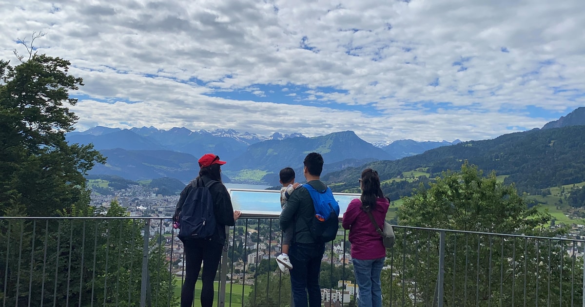 Lucerna: Turul fermei și degustare de brânză | GetYourGuide