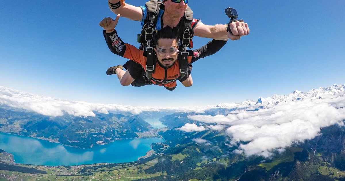 Da Zurigo: Avventura di paracadutismo e volo panoramico a Interlaken ...