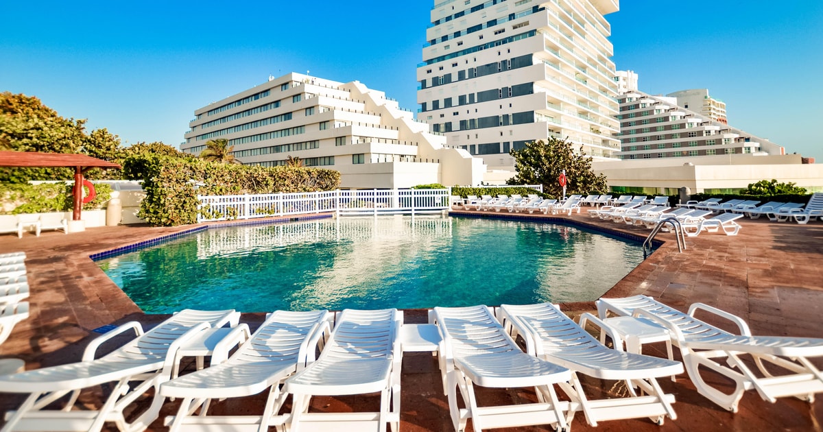 Privater Shuttle Park Royal Beach Cancún zum Flughafen CUN | GetYourGuide