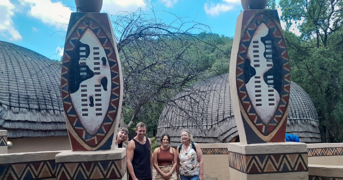 Excursión de medio día a la Aldea Cultural de Lesedi | GetYourGuide