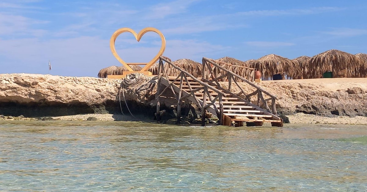 Hurghada: Bådtur til øen Magawish med snorkling og frokost | GetYourGuide