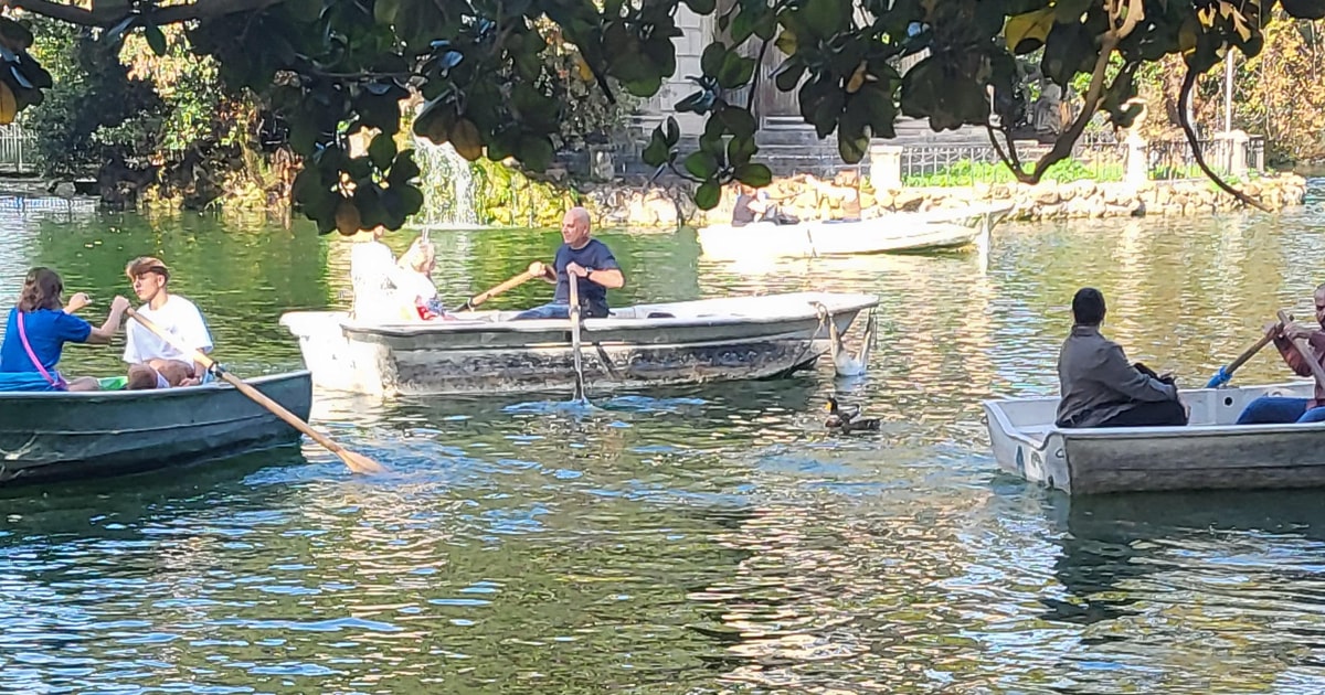 Rome: Villa Borghese Lake Tour by boat, rowing independently + golf ...