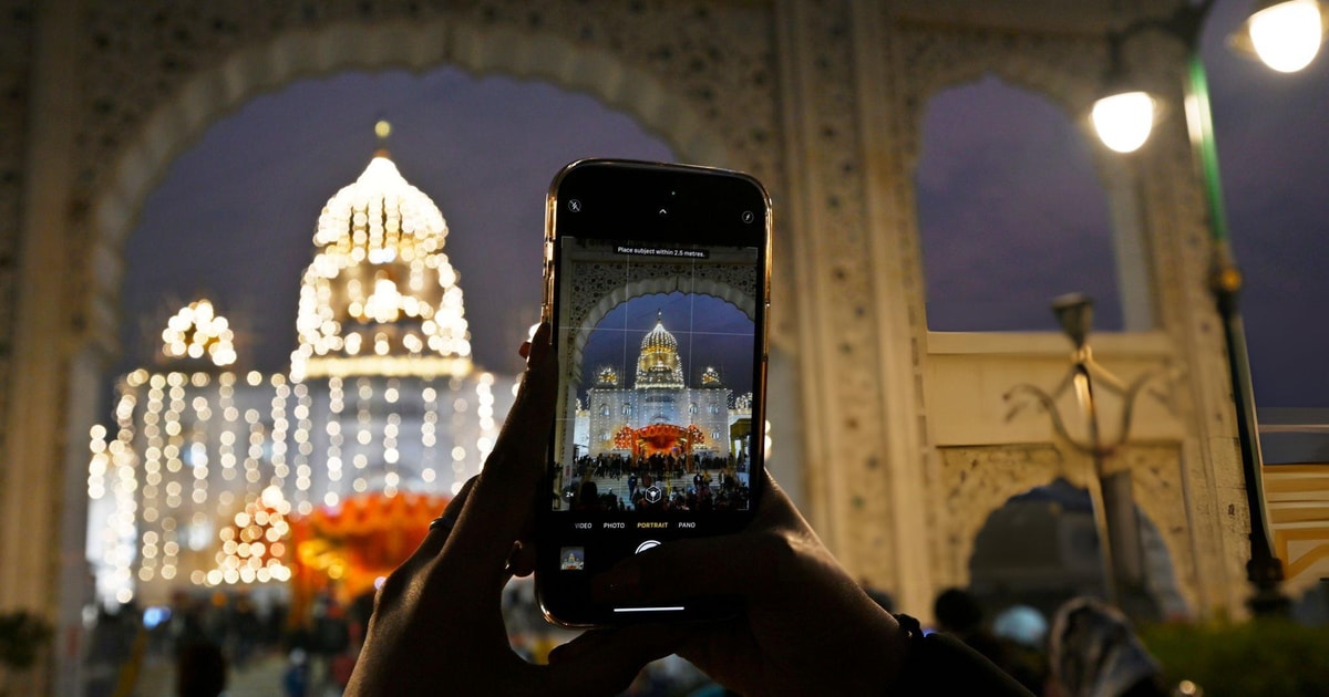 Exploring Delhi in Nightlights (2 Hour Guided Walking Tour) | GetYourGuide