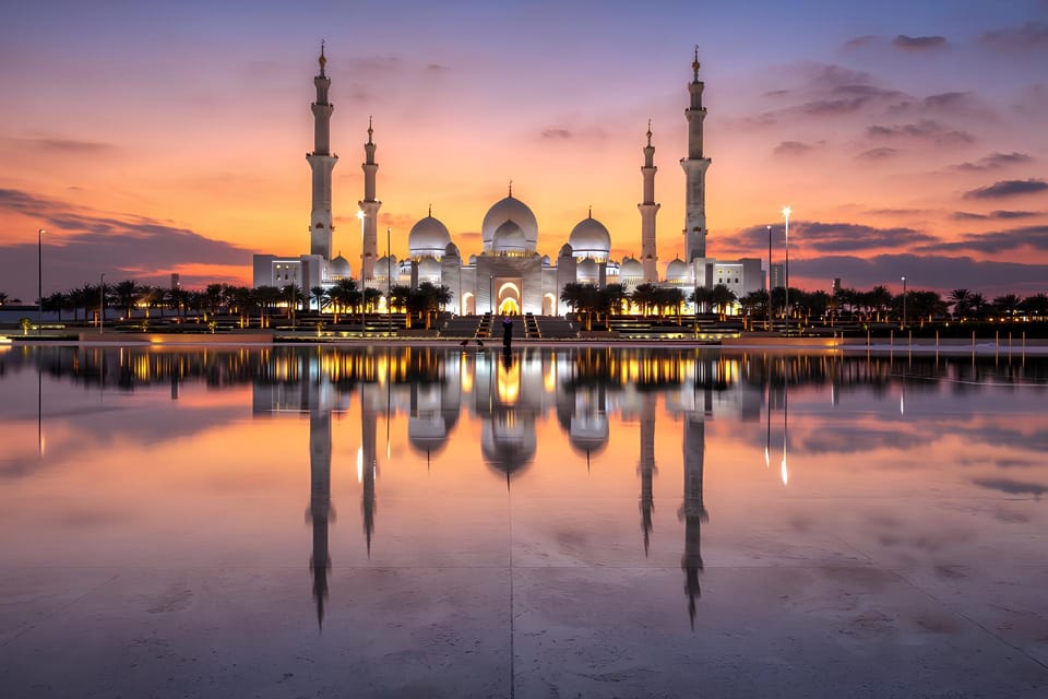 Abu Dhabi: Professionelt fotoshoot i Sheikh Zayed-moskeen | GetYourGuide