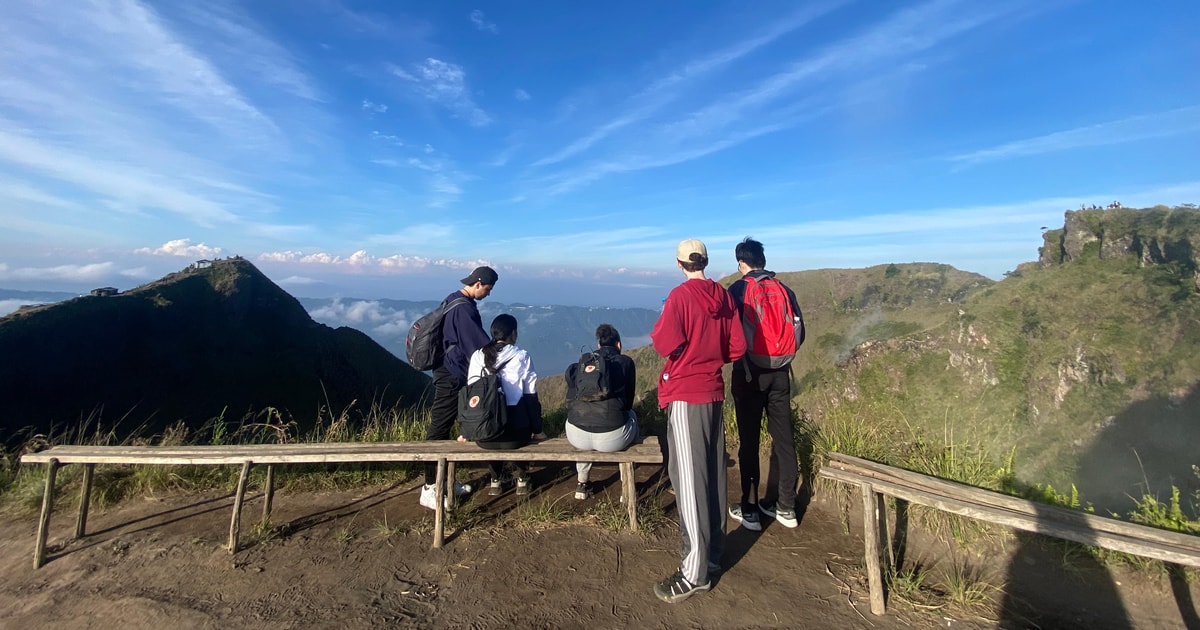 Trekking al tramonto sul Monte Batur e tour delle sorgenti termali ...