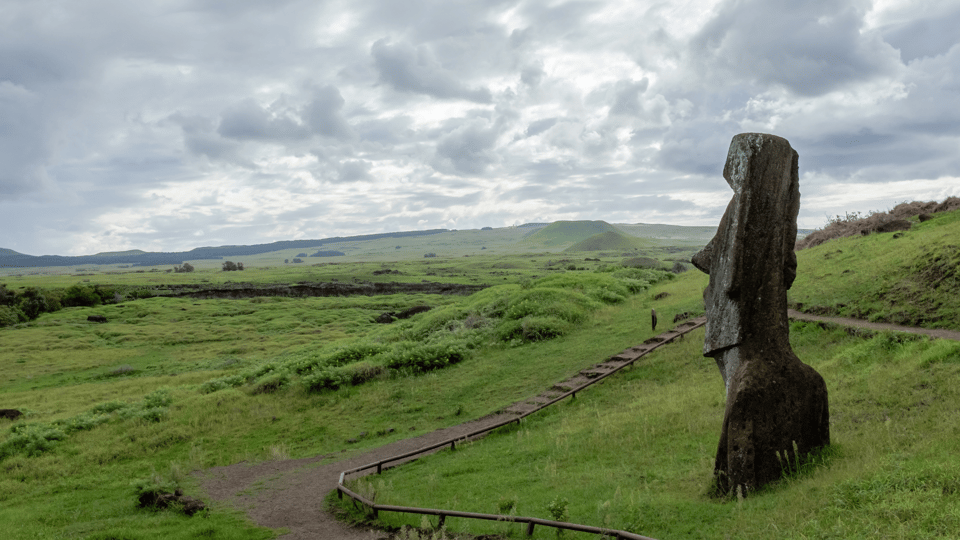 The Moai Factory: The mystery behind the volcanic stone stat | GetYourGuide