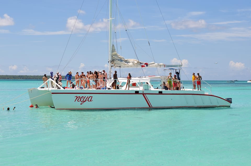 Isla Saona: Excursión de día completo en catamarán y lancha rápida ...