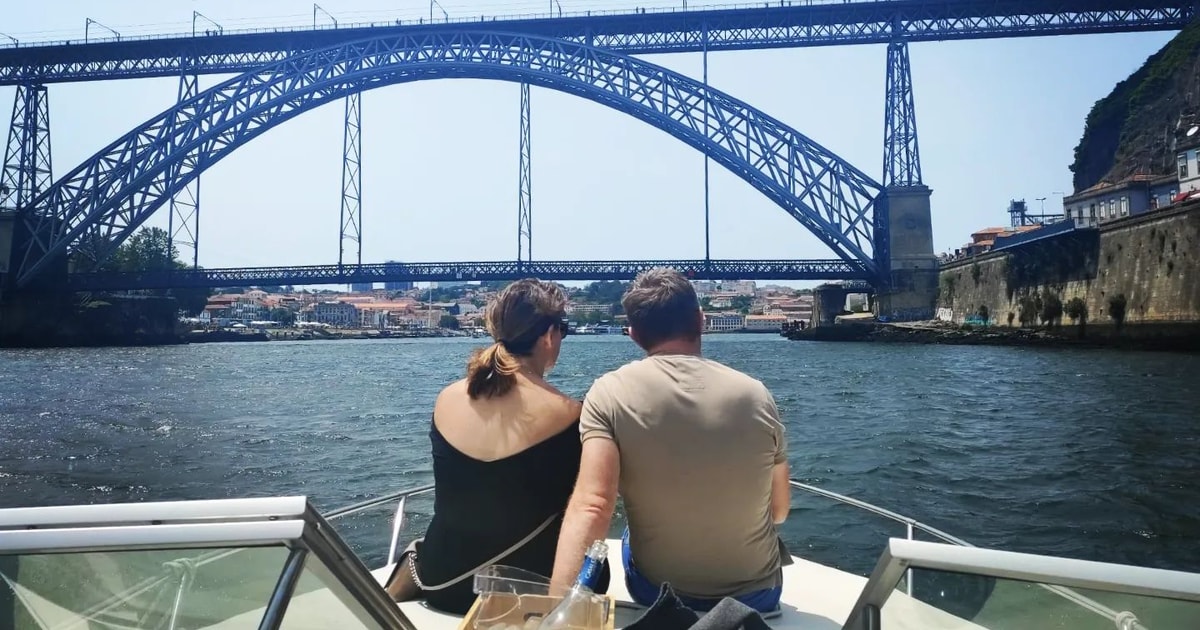 Porto: Passeio Privado de Barco no Rio Douro (max 6 px) 1h | GetYourGuide