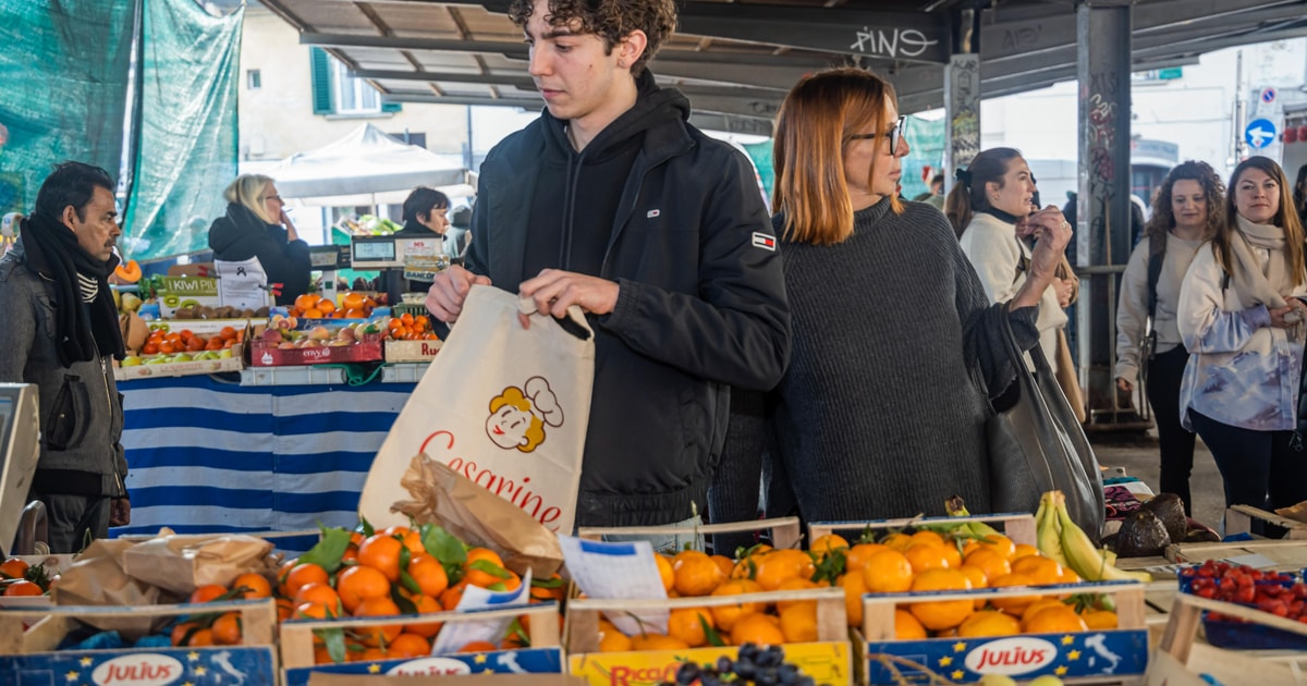Tour a pie por Lucca y clase de cocina tradicional con vino | GetYourGuide