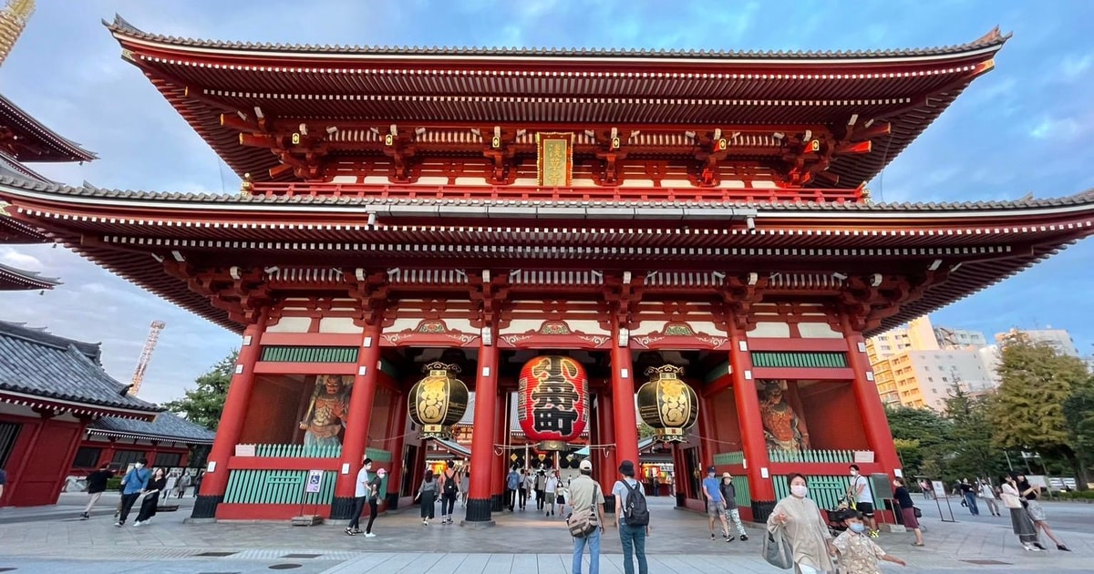 Tokyo: Asakusa Waiking Tour with University Students | GetYourGuide