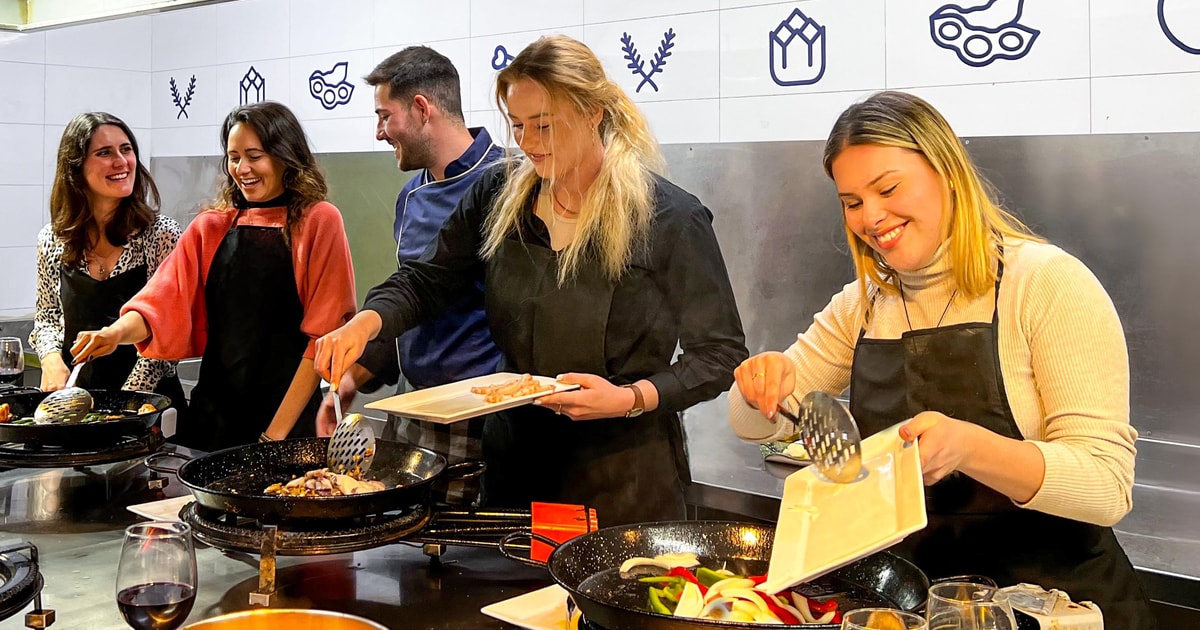 Valencia: Paella kookles met rondleiding over de centrale markt ...