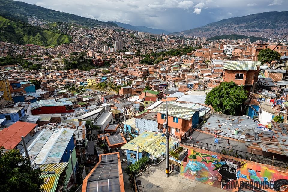 pablo, comuna 13 & cable car express tour | GetYourGuide