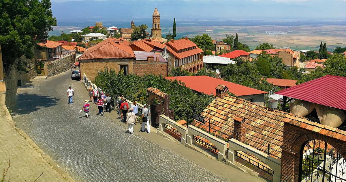 Tagestour in Kachetien-Schönheit und Liebe im Glas Wein | GetYourGuide