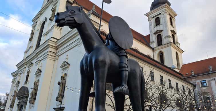 Brno: tour a pie de historia y leyendas con audioguía | GetYourGuide