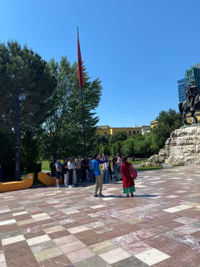 Découvrez Tirana avec un guide de la région | GetYourGuide