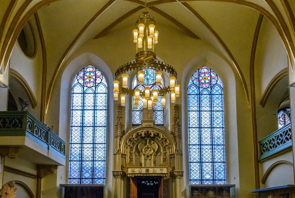 Visita en Praga a las Sinagogas Pinkas, Klausen, Laberinto y Española ...