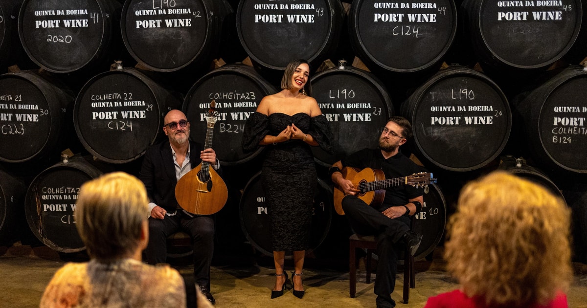 Porto: Živá show fada s degustací portského vína | GetYourGuide
