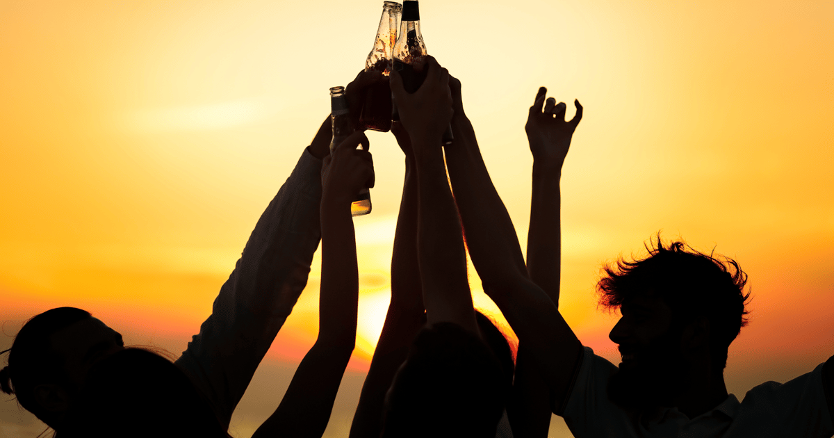 Sunset Boat Party: uma festa nas Ilhas Sanguinárias | GetYourGuide