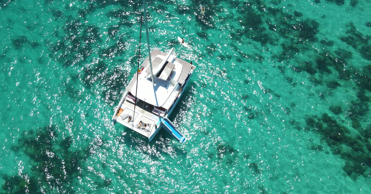 Phuket: Excursión de un día en velero a las islas Racha y Coral por ...