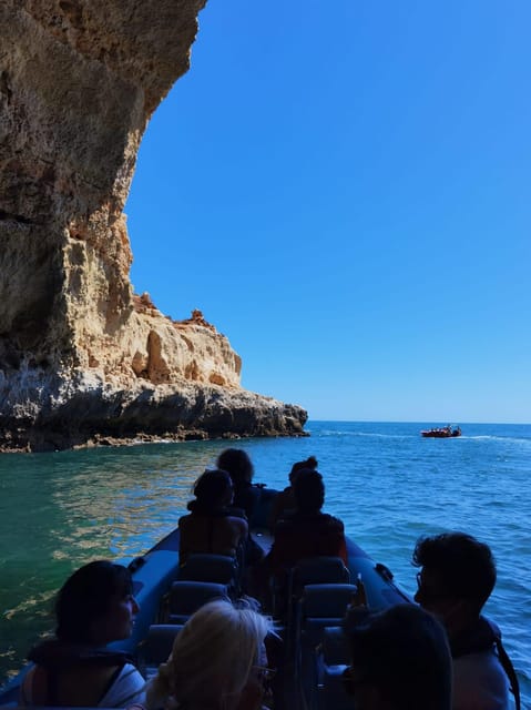 Benagil - Portimão - tour en barco por las grutas de benagil | GetYourGuide