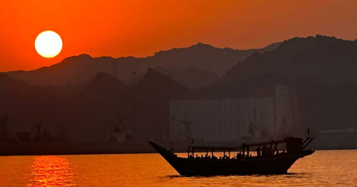 Maskat: Traditionelle Dau-Fahrt bei Sonnenuntergang | GetYourGuide