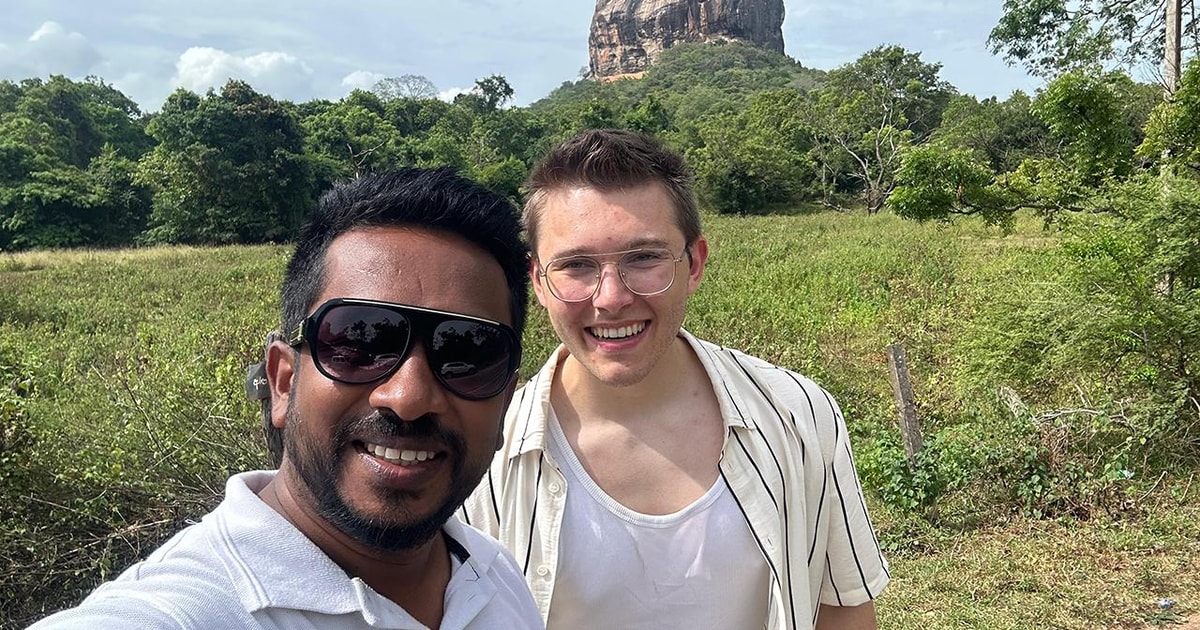 Da Kandy: Escursione di un giorno con safari alla roccia e al villaggio ...