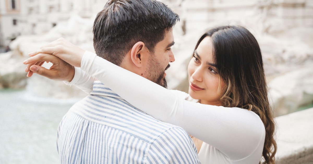 Rome: Romantic Couple Photoshoot at Trevi Fontain | GetYourGuide