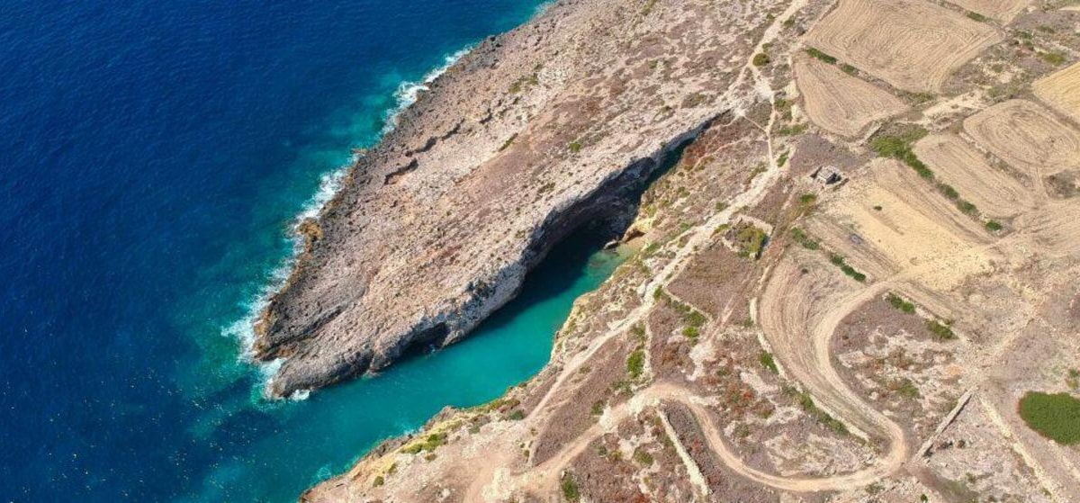Gozo: Prohlídka skrytého zálivu Ta' Bamberin a jeskyně | GetYourGuide