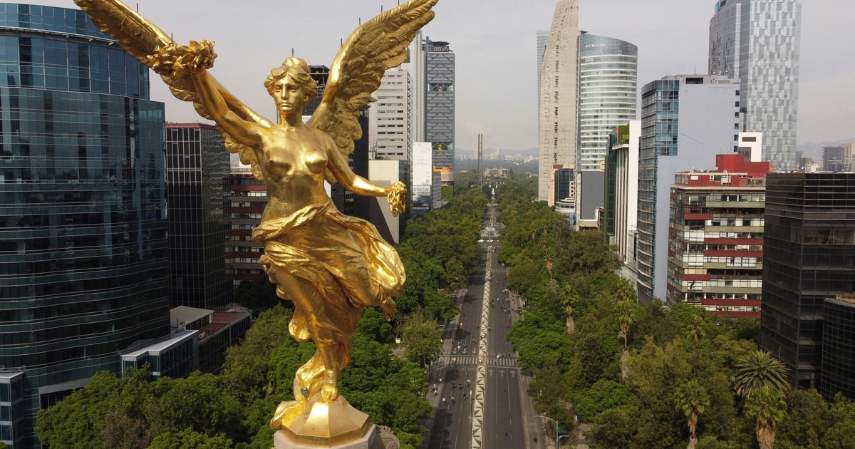 Mexico City: City tour from Chapultepec Park to the Reforma boulevard ...