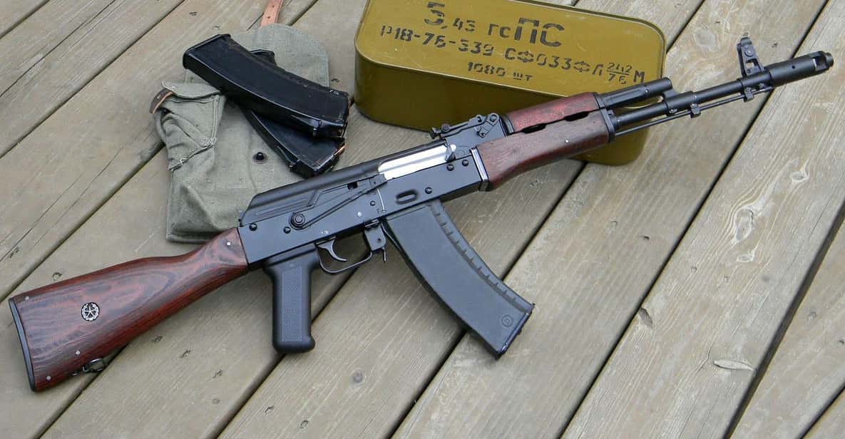 Recorrido de tiro - AK 47, Mosin -Nagant , Glock y otros | GetYourGuide