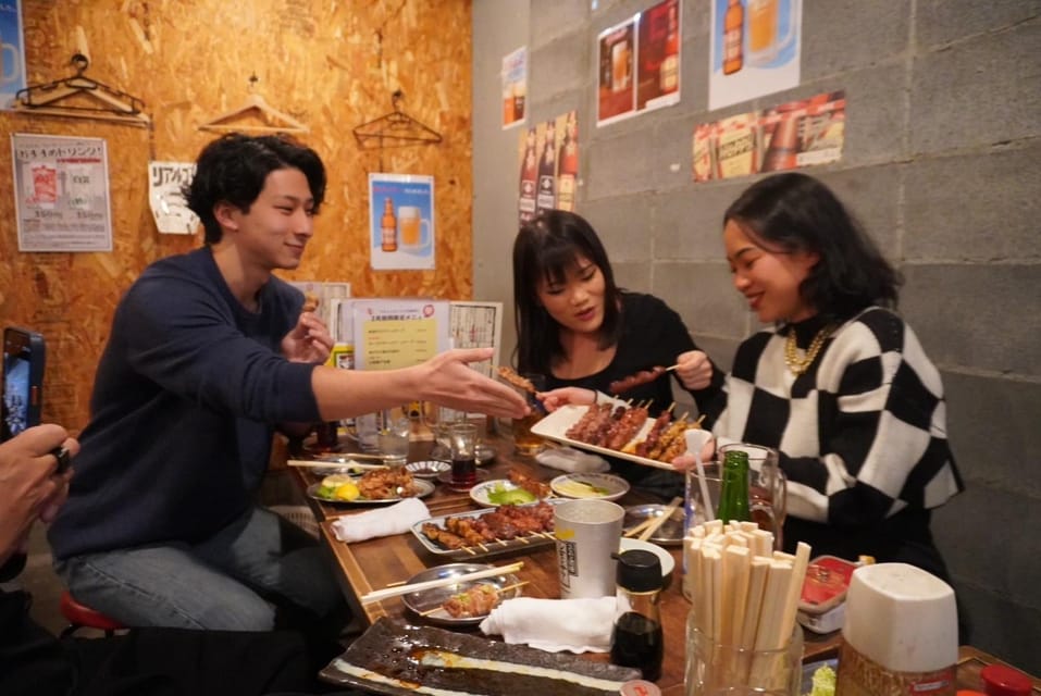 Tokyo :Lokal Izakaya og Ramen-hopping i Ikebukuro | GetYourGuide