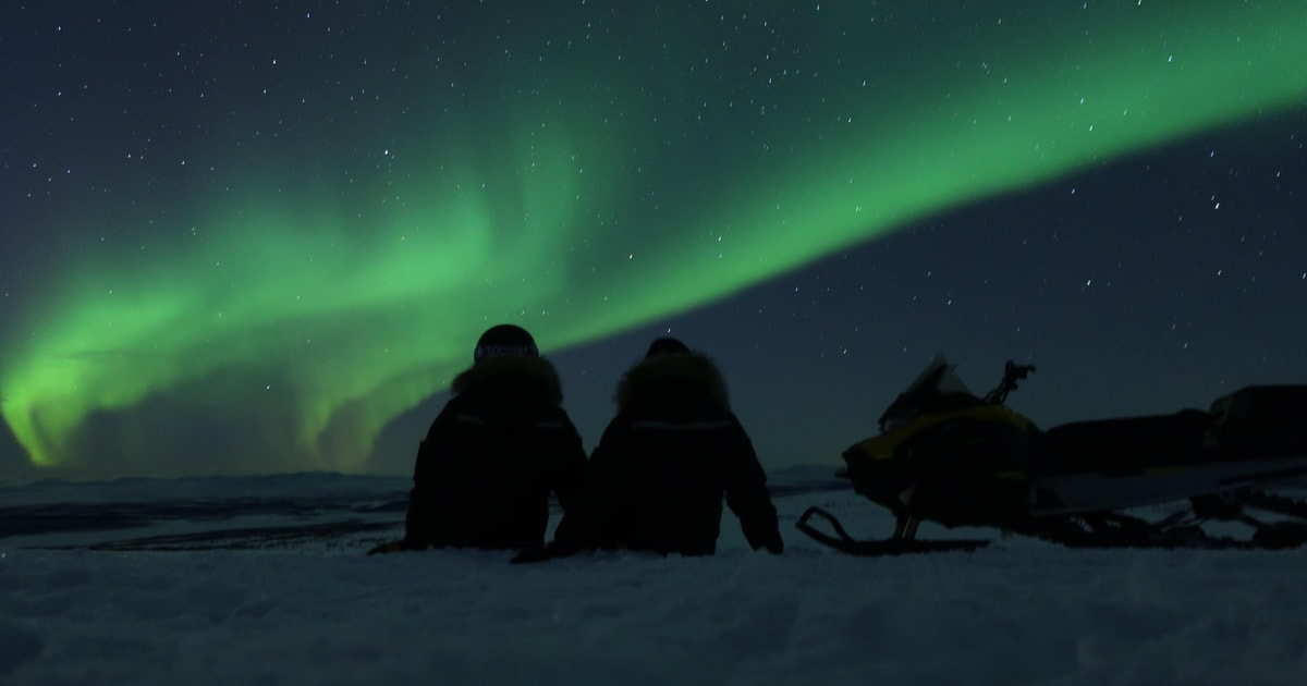 Genieße die Aurora Show auf dem Gipfel des Berges inkl. Tipi Dinner ...