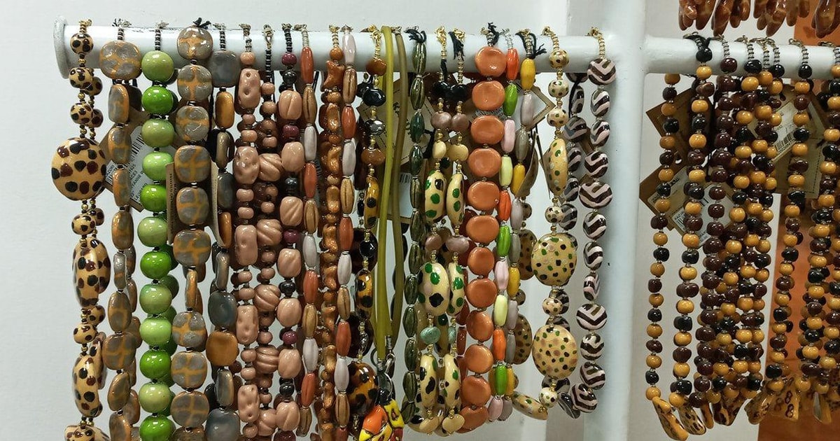 From Nairobi:Blixen Museum, Kobe Beads and Giraffe Day Tour | GetYourGuide