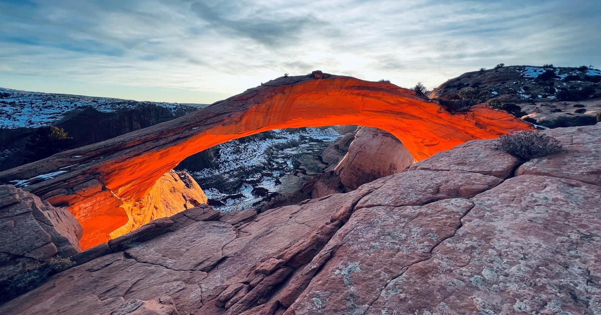 Tonalea: Guided Eggshell Arch Hike w/ Day or Sunset Options | GetYourGuide