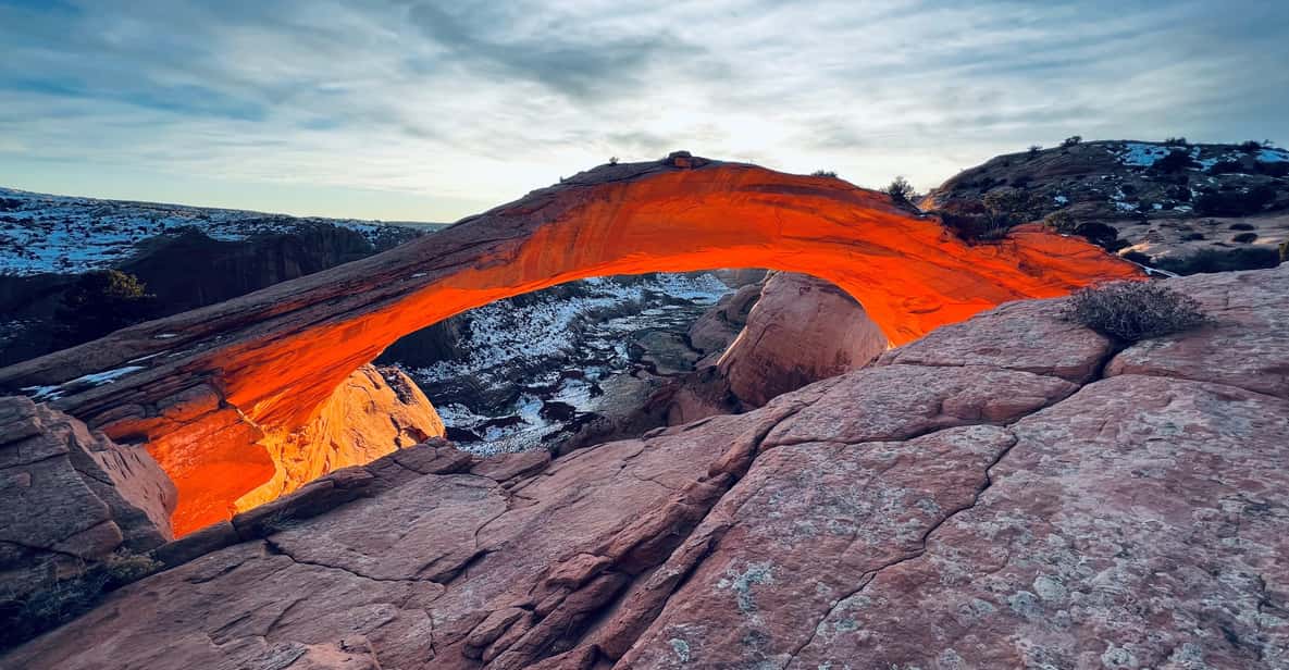 Tonalea: Guided Eggshell Arch Hike w/ Day or Sunset Options | GetYourGuide