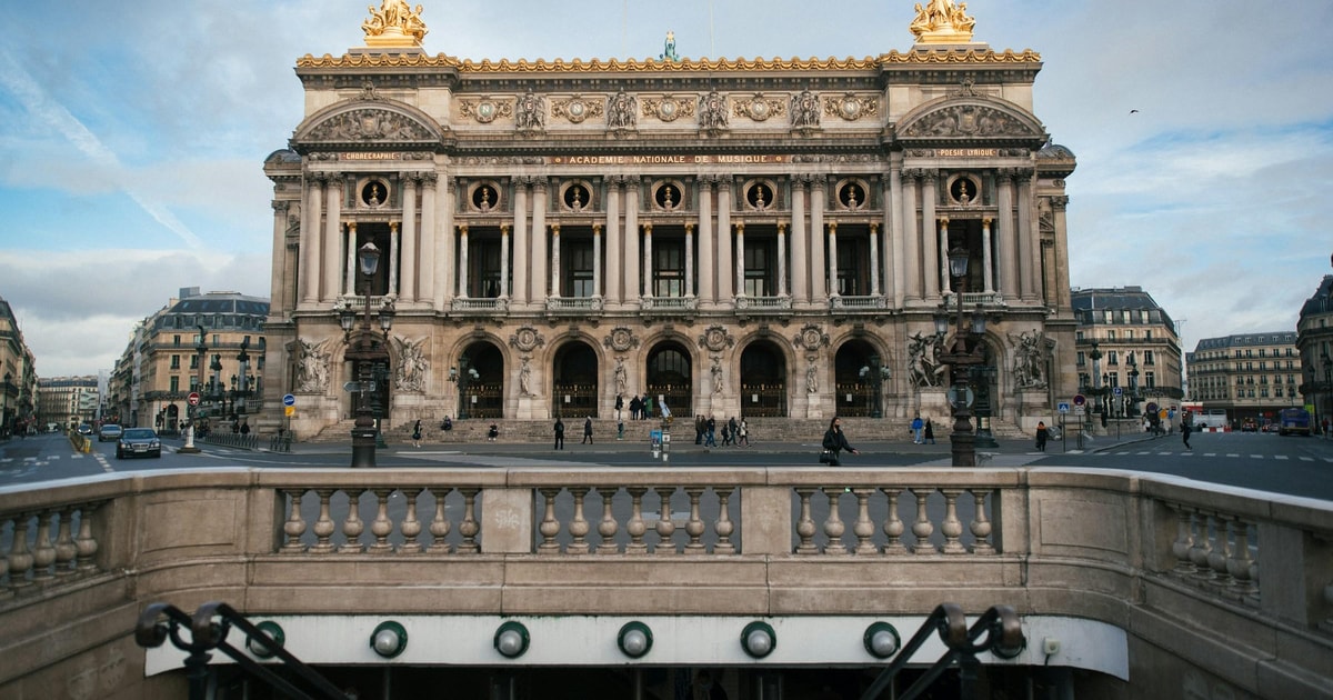 Tour Noturno da Ópera ao Hotel dos Inválidos | GetYourGuide